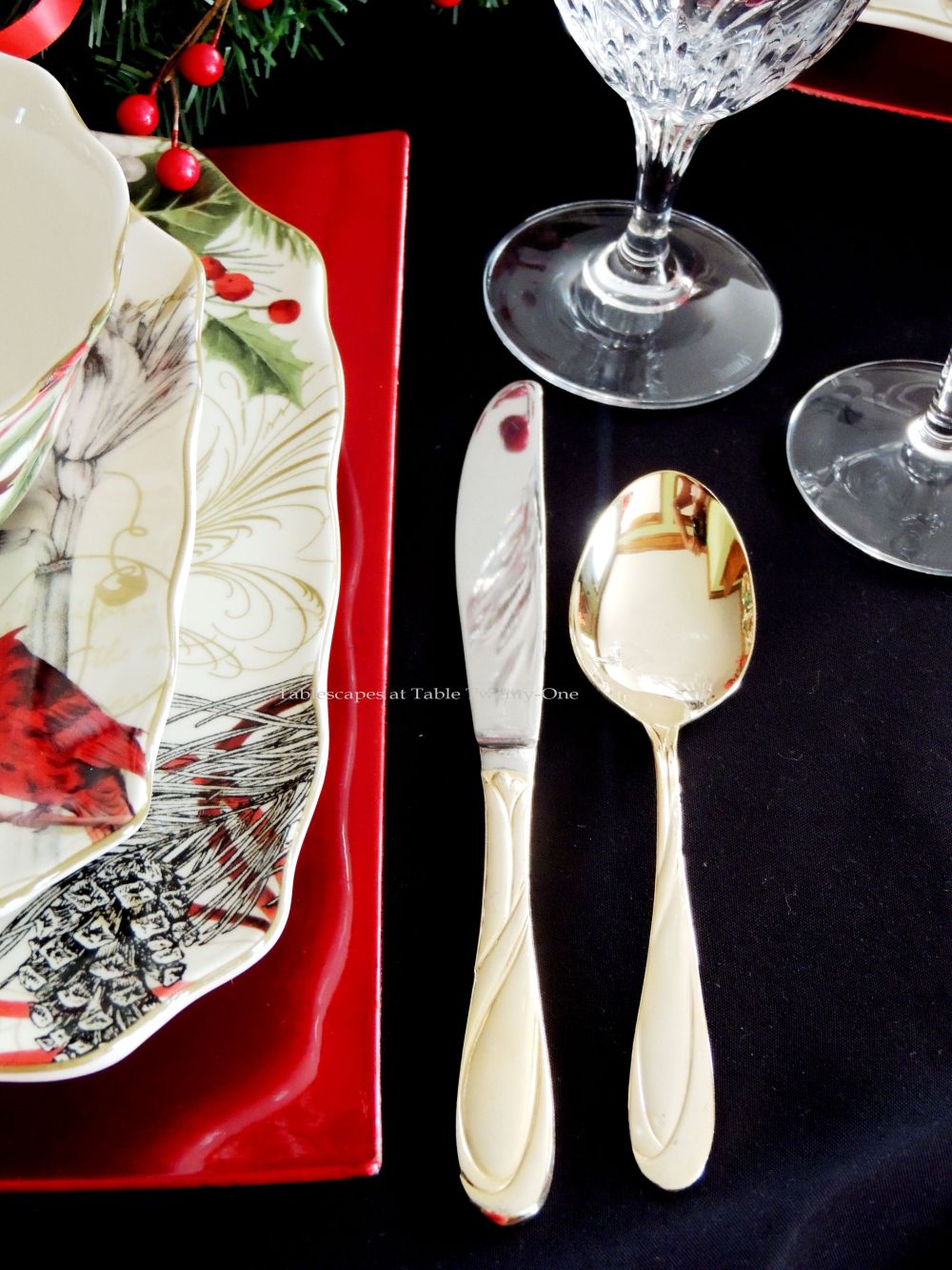 Cardinal Christmas | Tablescapes at Table /Twenty-One