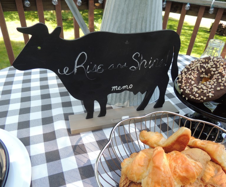 Black & White Barnyard Breakfast | Tablescapes at Table /Twenty-One