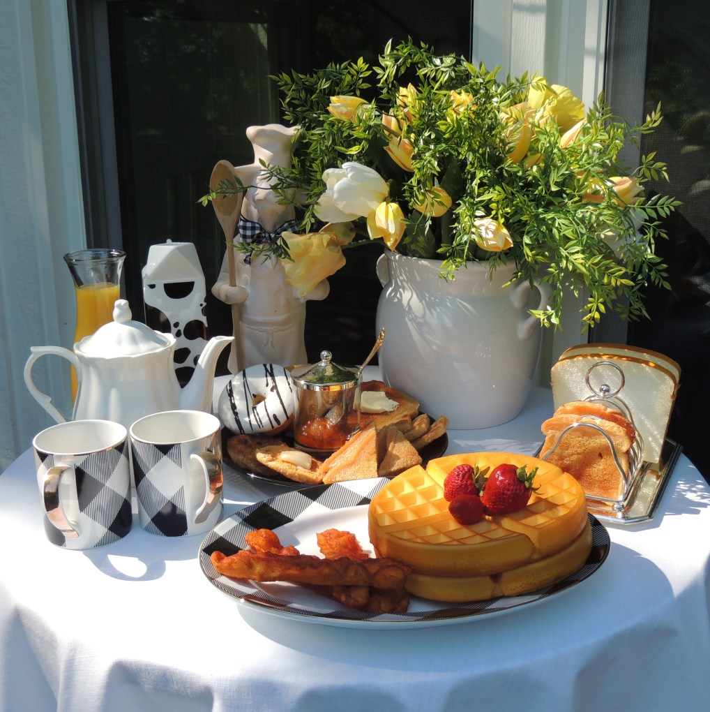 Black & White Barnyard Breakfast | Tablescapes at Table /Twenty-One