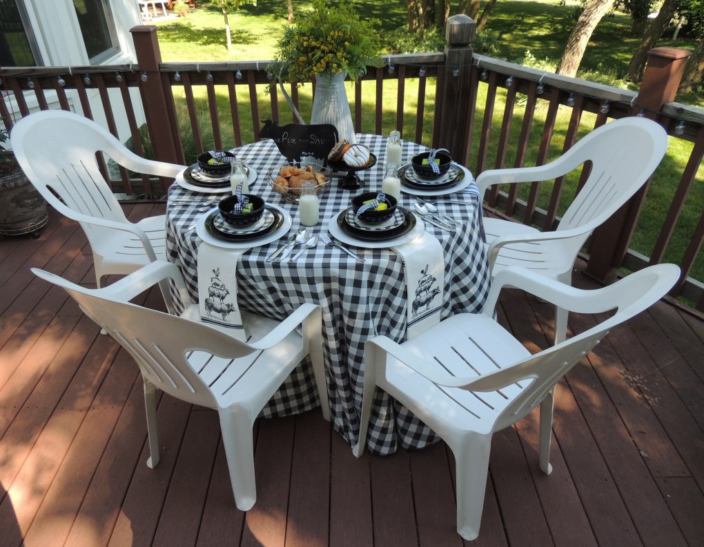 Black & White Barnyard Breakfast | Tablescapes at Table /Twenty-One