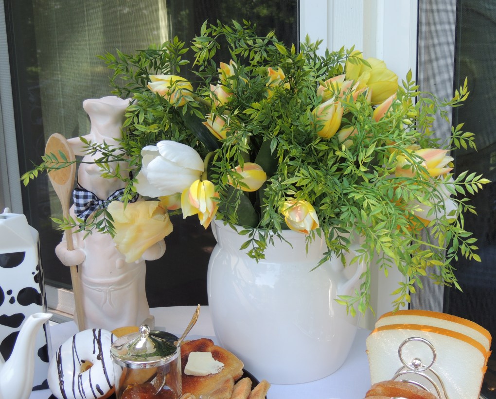 Black & White Barnyard Breakfast | Tablescapes at Table /Twenty-One