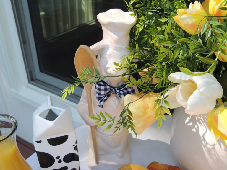 Black & White Barnyard Breakfast | Tablescapes at Table /Twenty-One